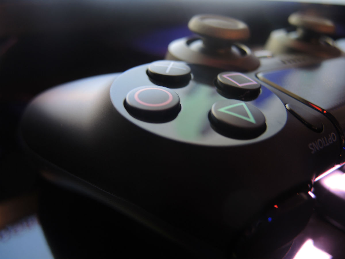 Xbox One vs PS4 – controller showdown | Stuff
