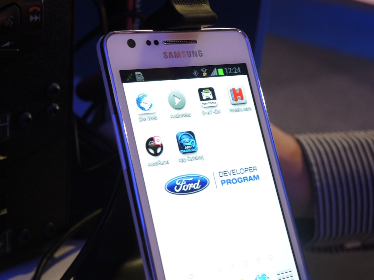 Hands-on: Ford's AppLink in-car smartphone set-up just got a whole lot ...