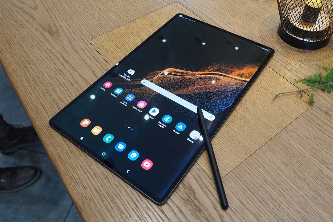 Samsung Galaxy Tab S8 Ultra Hands On Review Biggest And Boldest Stuff
