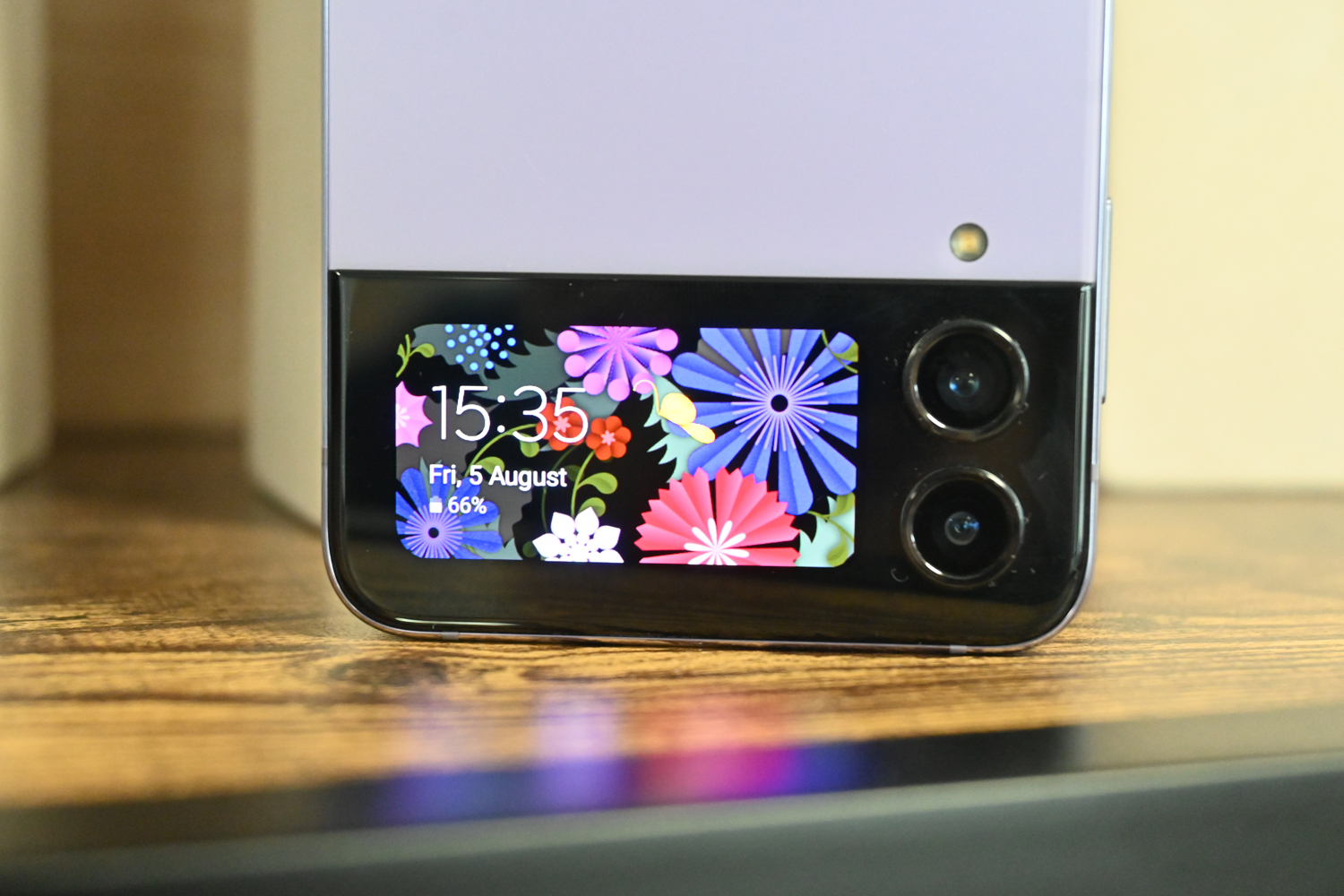 Samsung Galaxy Z Flip 4 review: new face of foldables | Stuff