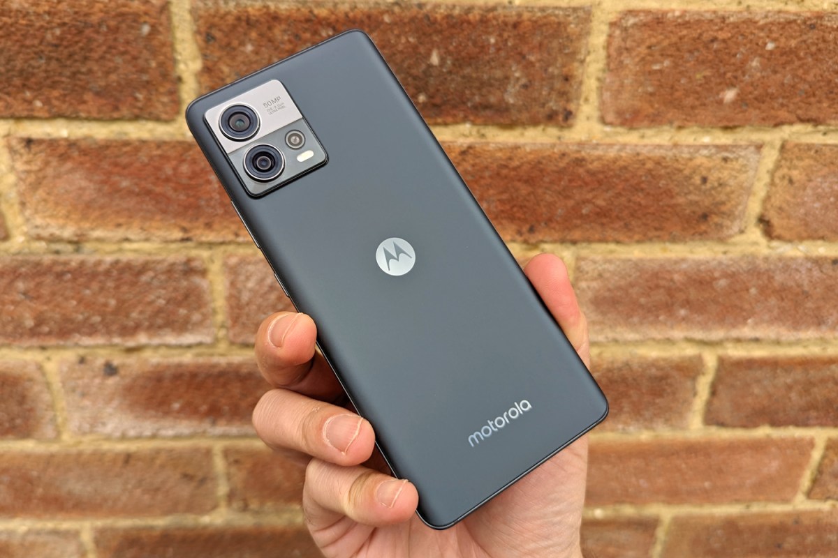 Motorola Edge 30 Fusion Review The Best Budget Flagship Stuff