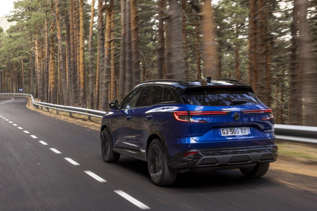 Renault Austral review: semi-frugal hybrid SUV | Stuff