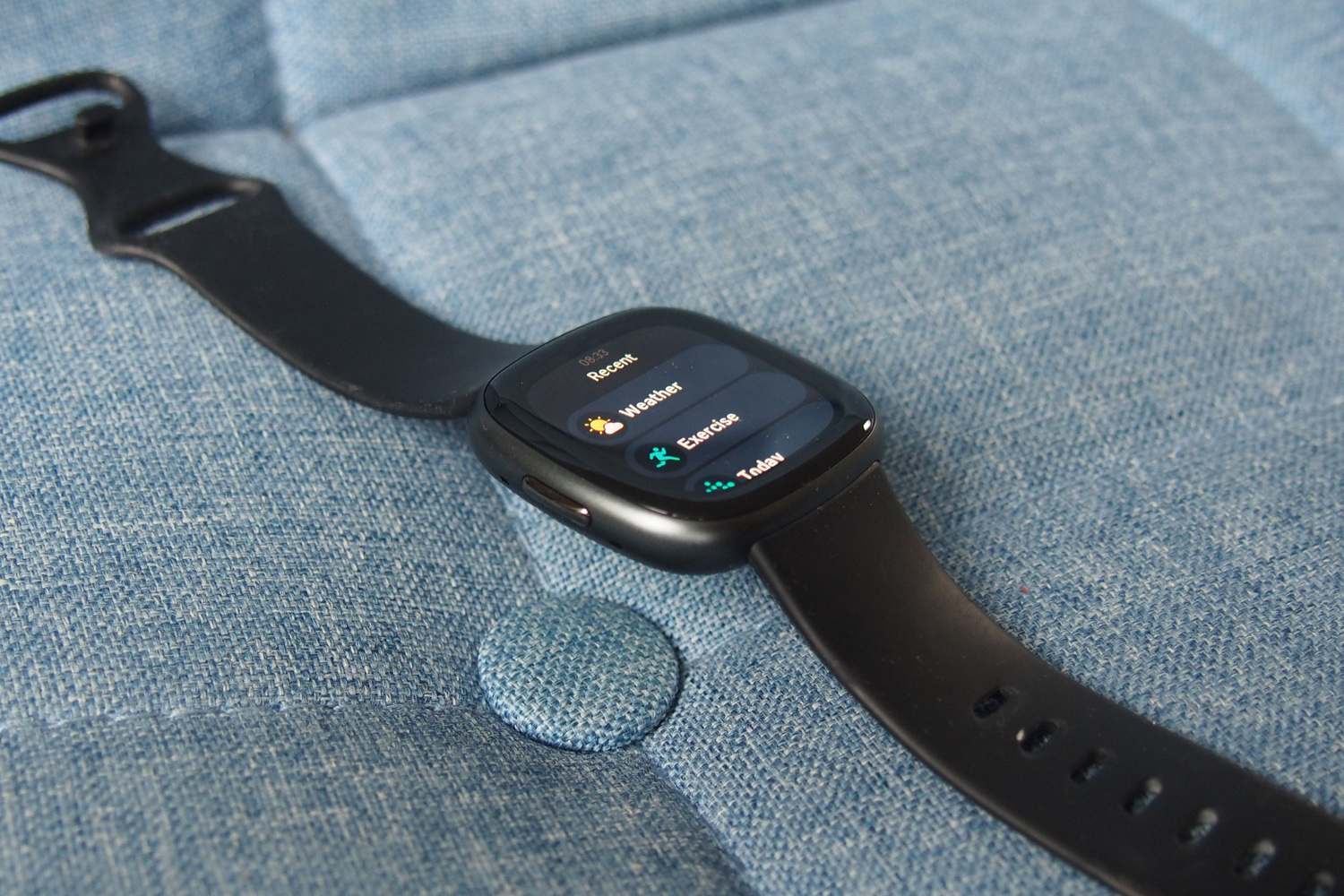 Fitbit Versa 4 review: fitness before smarts | Stuff