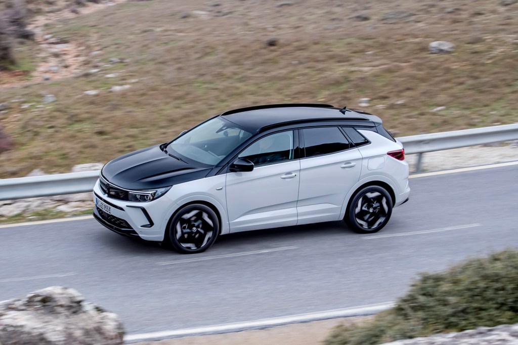 Vauxhall Grandland GSe review: people's performer | Stuff