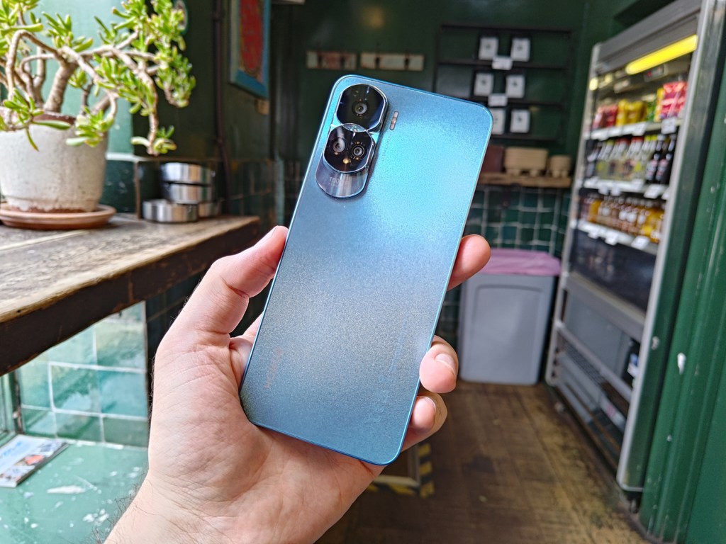 Asus Zenfone 10 review: one-handed wonder | Stuff