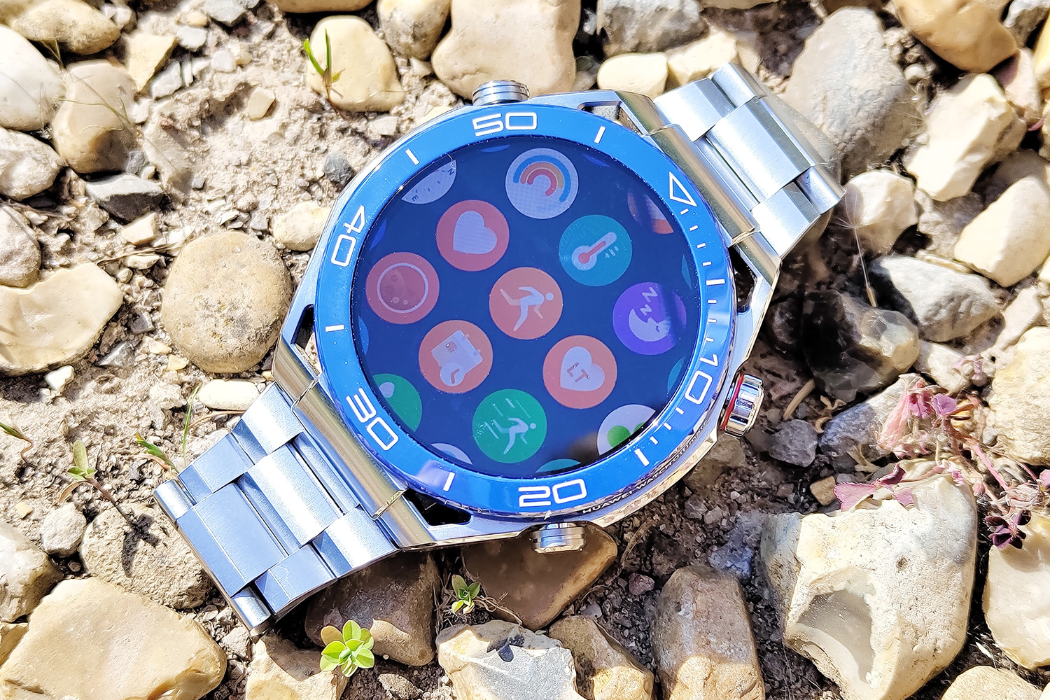 Huawei Watch Ultimate review: diving in at the deep end | Stuff