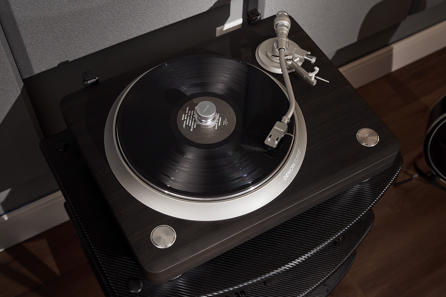 Denon takes on turntable royalty with flagship DP-3000NE | Stuff