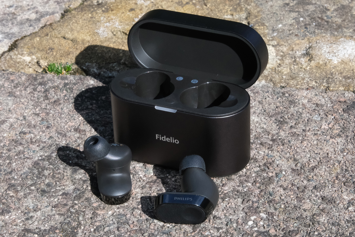 Philips Fidelio T2 review: smaller size, bigger sound | Stuff