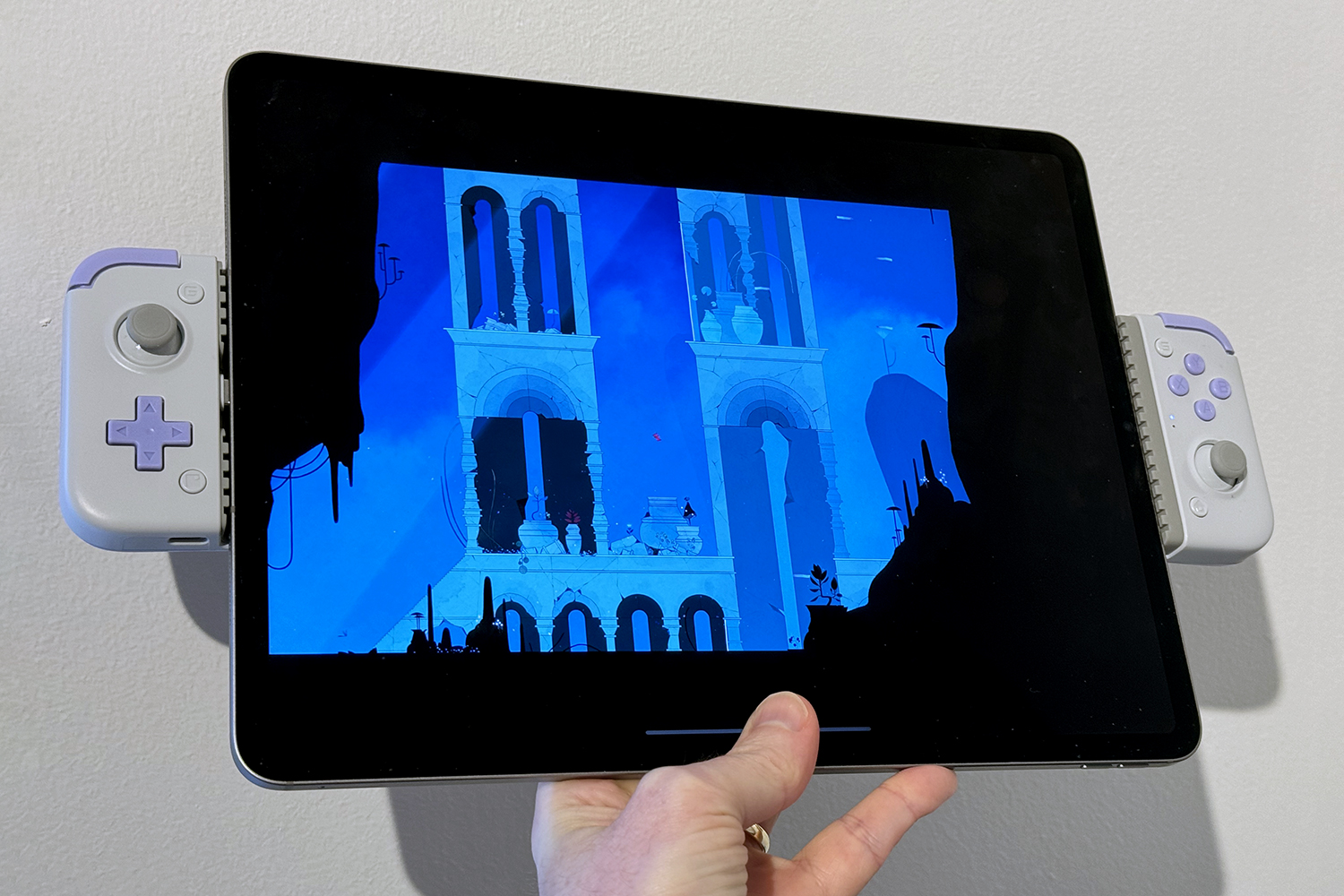 I turned my massive iPad Pro into a handheld games console - and it’s ...