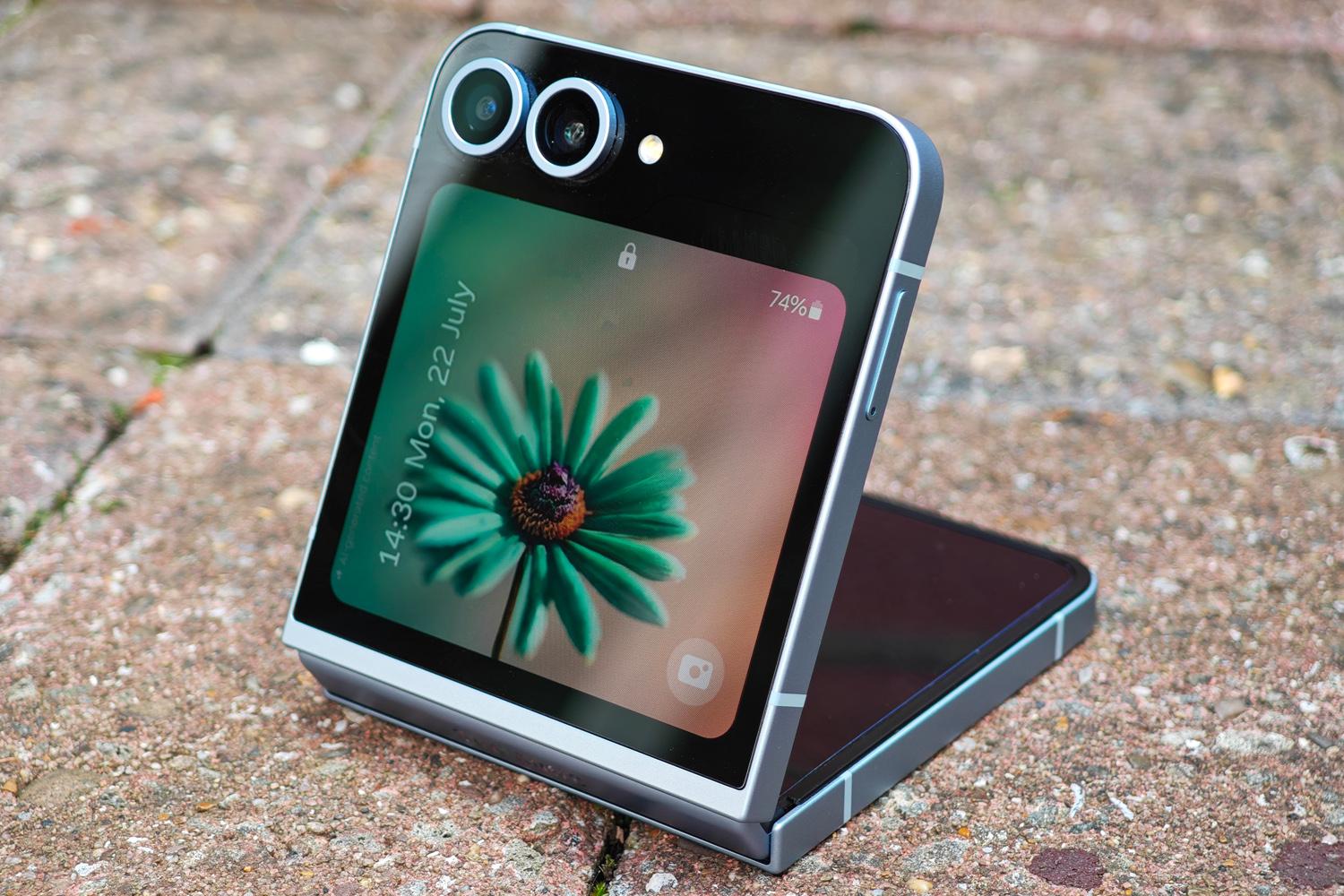 Samsung Galaxy Z Flip6 review: move over S24? | Stuff