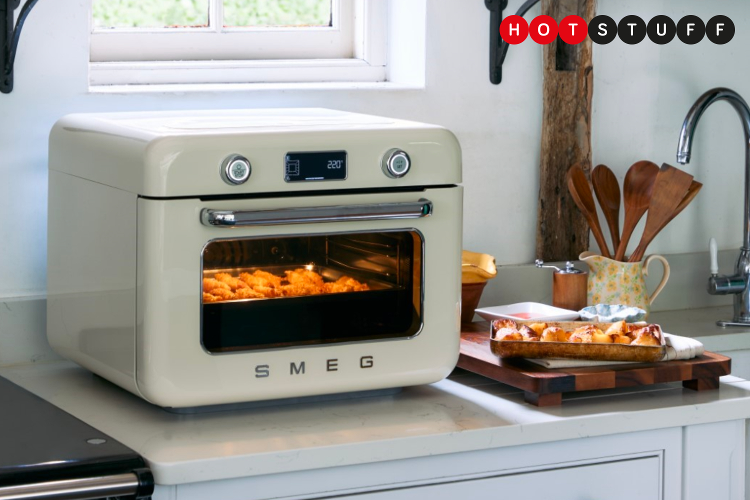 This Smeg mini oven reckons it can replace all your kitchen gadgets | Stuff