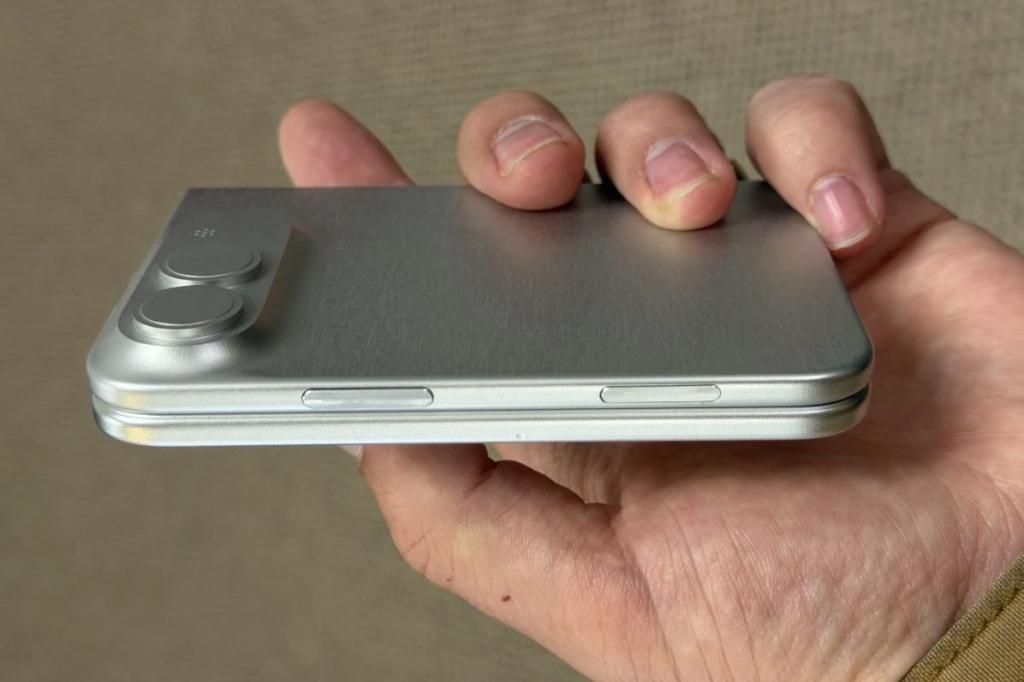 Apple may have just given us the clearest sign yet that a folding ...