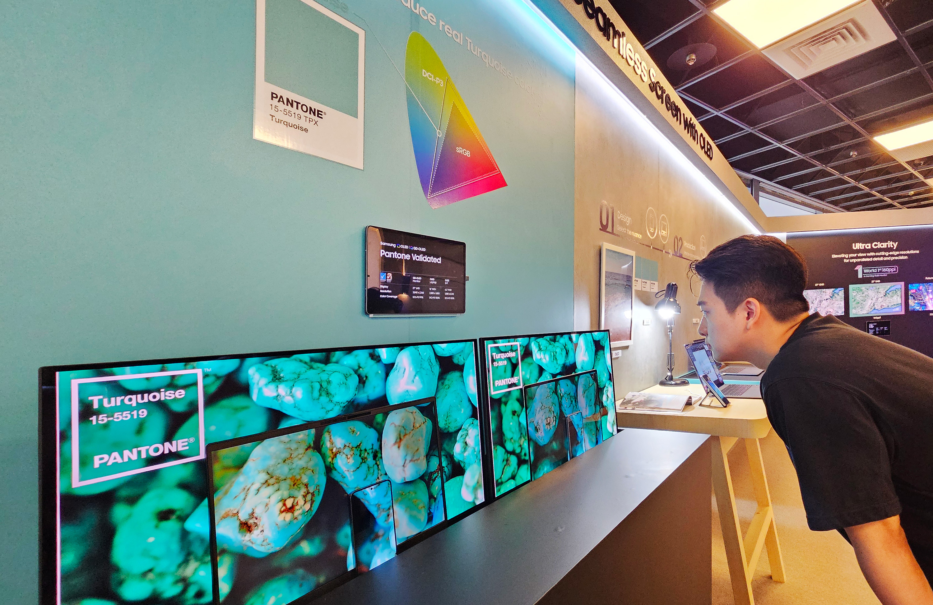 Here's how this Samsung display tech is going to make lightweight ...