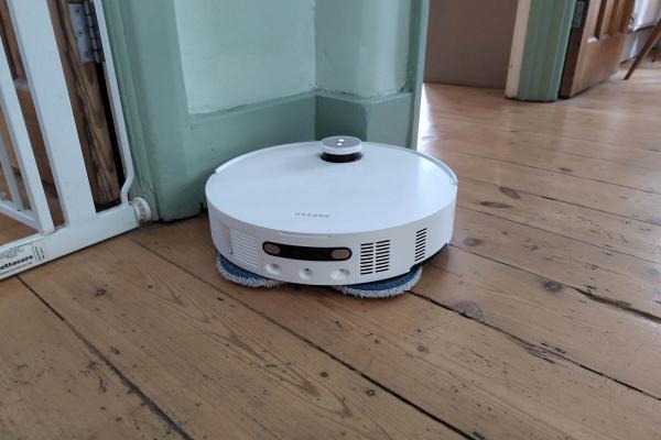 I tested the Dreame Matrix 10 Ultra robot vacuum cleaner with triple ...