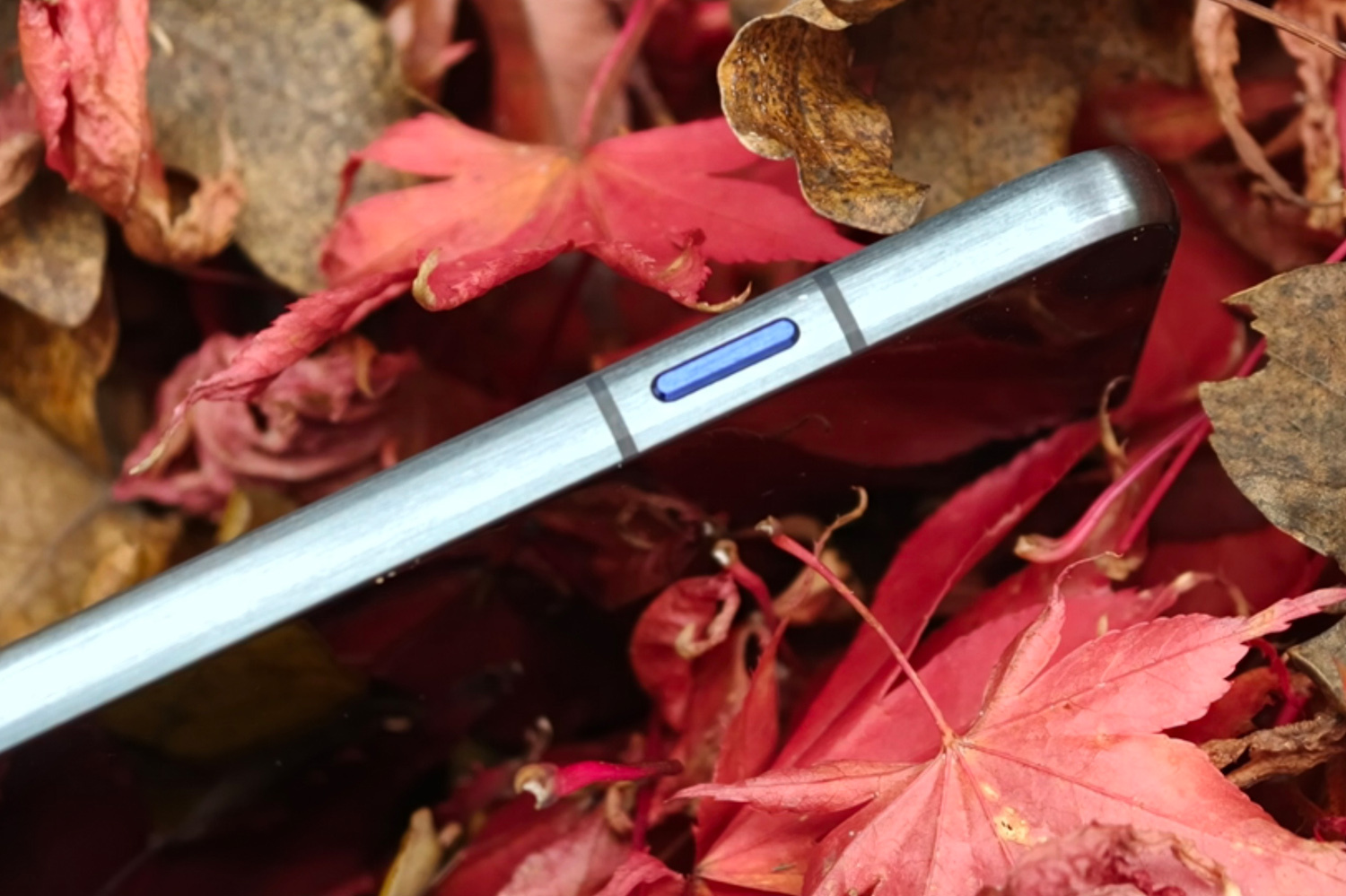 Motorola Edge 70 review: a big battery makes this ultra-slim phone ...
