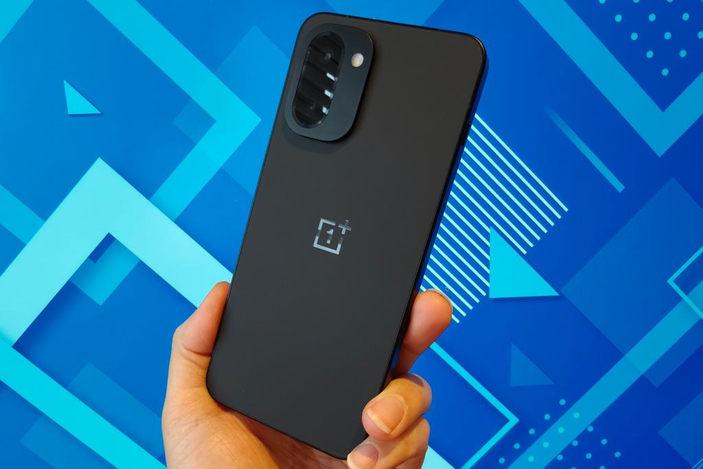 OnePlus 15R review: this gamer-friendly all rounder phone also delivers ...